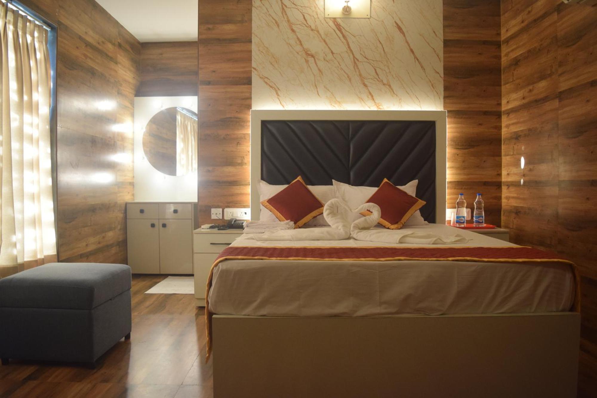 HOTEL ESAKKI EMPIRE | ⋆⋆⋆ | CHENNAI, INDIA | SEASON DEALS FROM $19